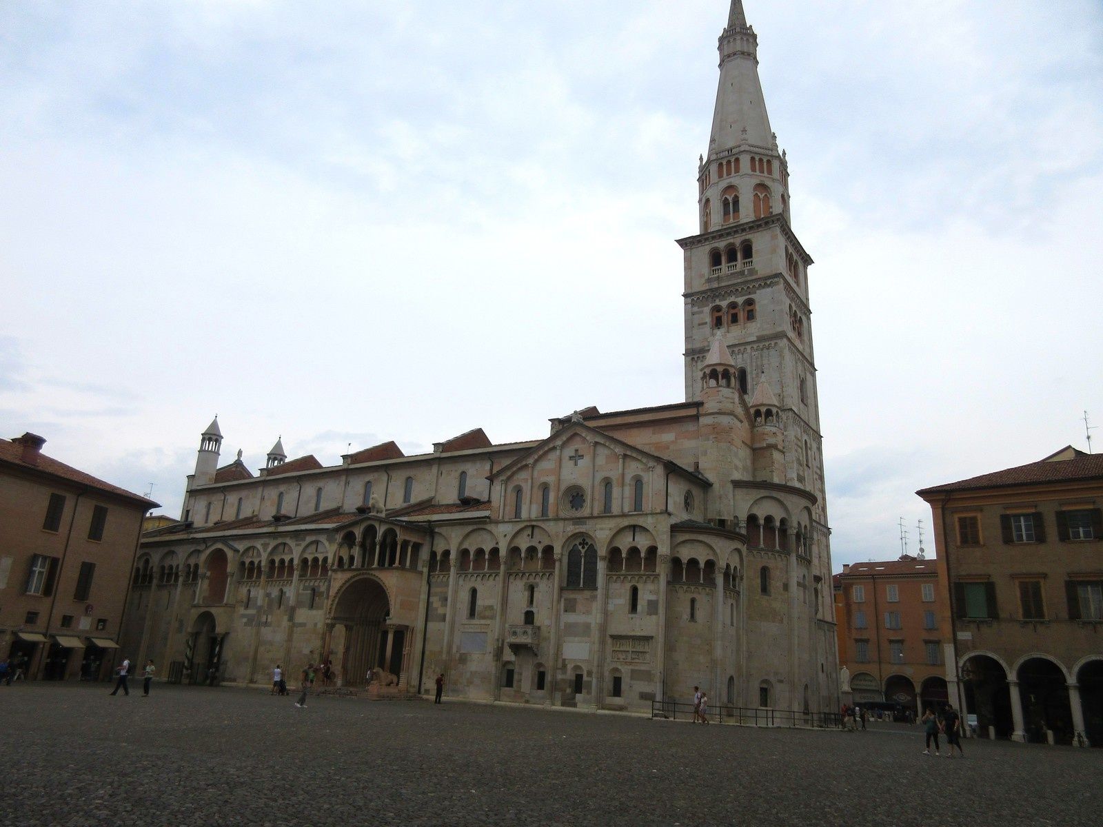 Modène, de la gare à la Piazza Grande - Les Randos de Caco