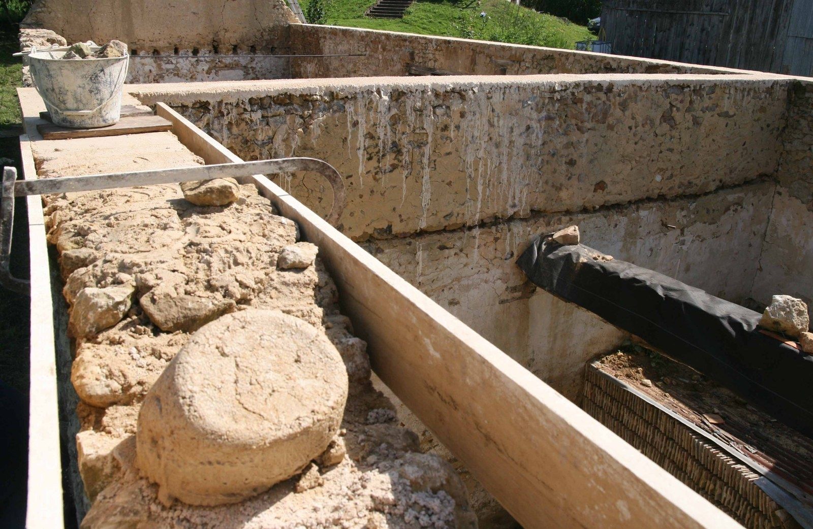 Arase des murs de la grange : Phase 2 - La Rheveri