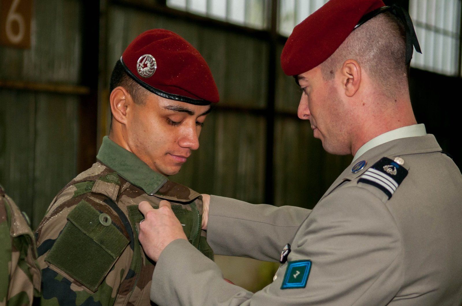 Félicitations aux nouveaux parachutistes du 1er régiment du train ...