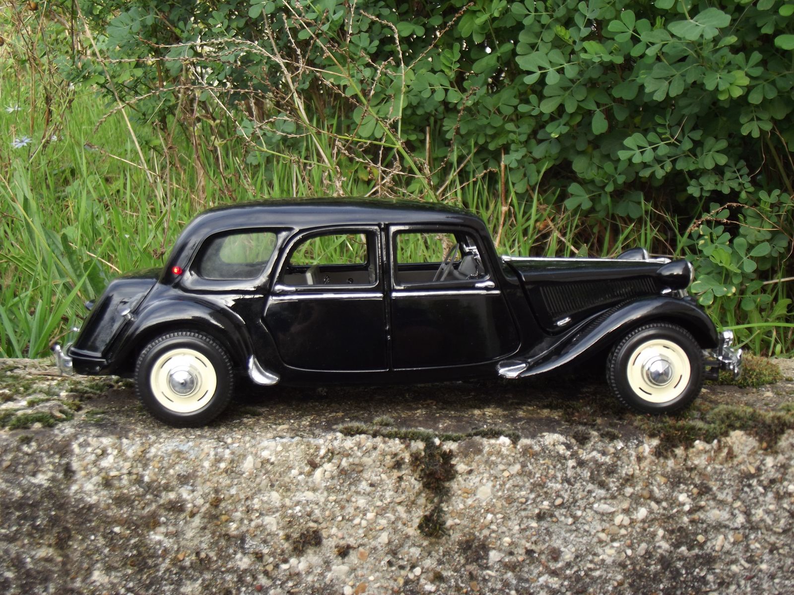 Traction 15cv Familiale - Miniatures 18ème - 43ème