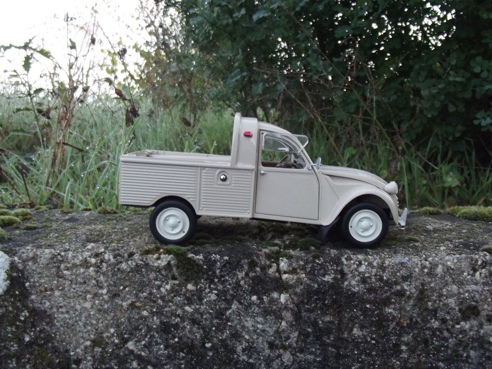 Citroën 2CV Pick-up - Miniatures 18ème - 43ème