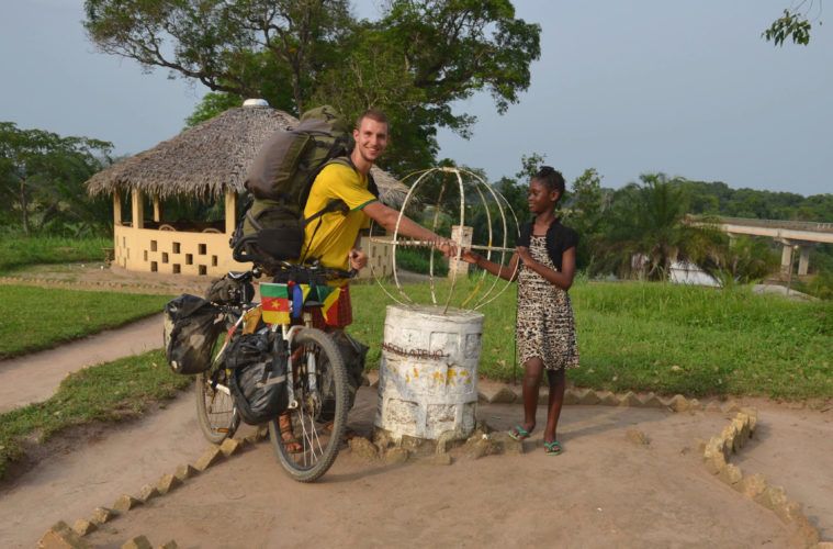 NATIONALE N°2 ET PONT SUR LA LIKOUALA-MOSSAKA A MAKOUA VILLE A CHEVAL ...