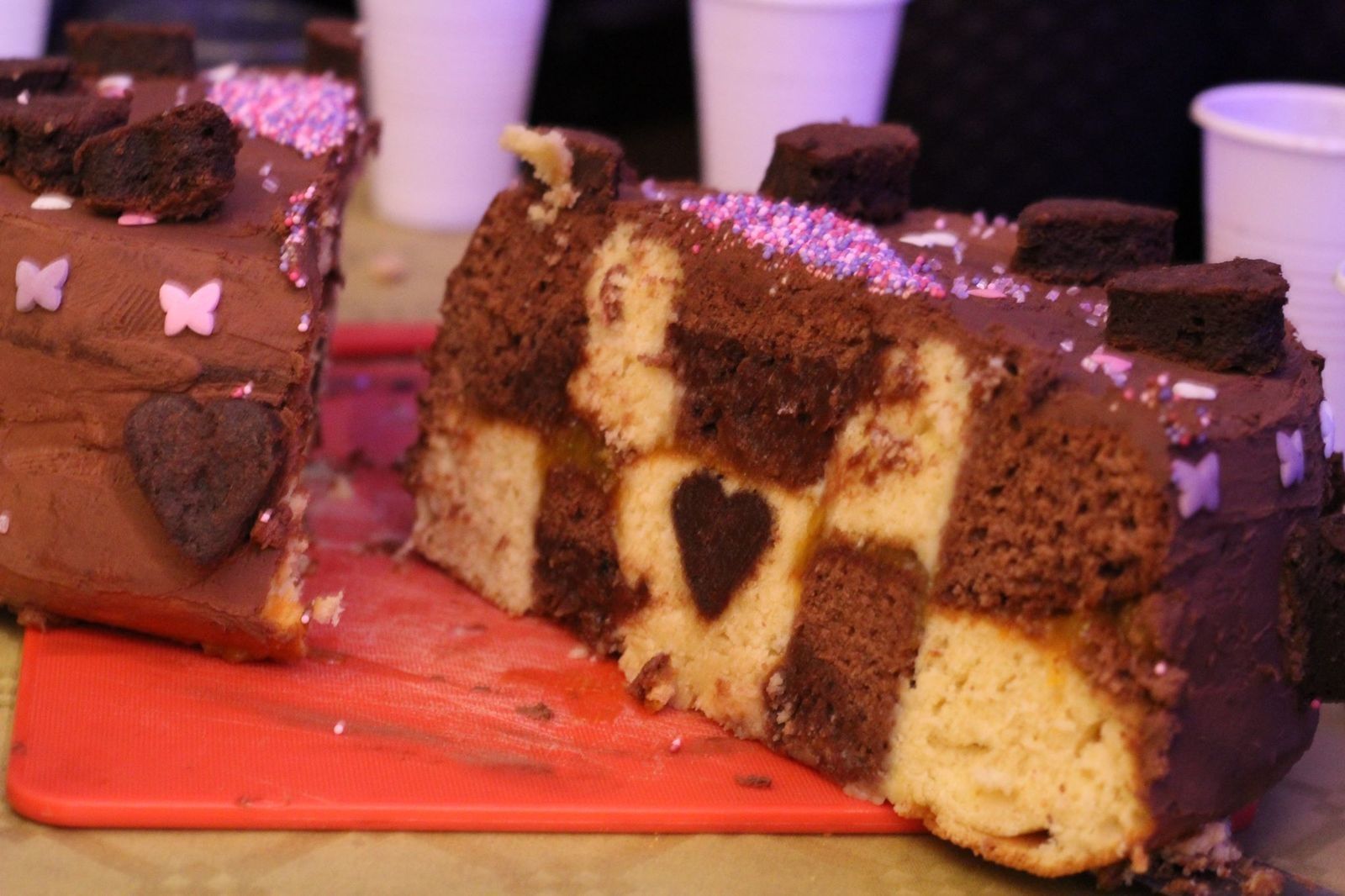 Gâteau à damier et coeur caché - DesMontagnesDeDouceurs.over-blog.com