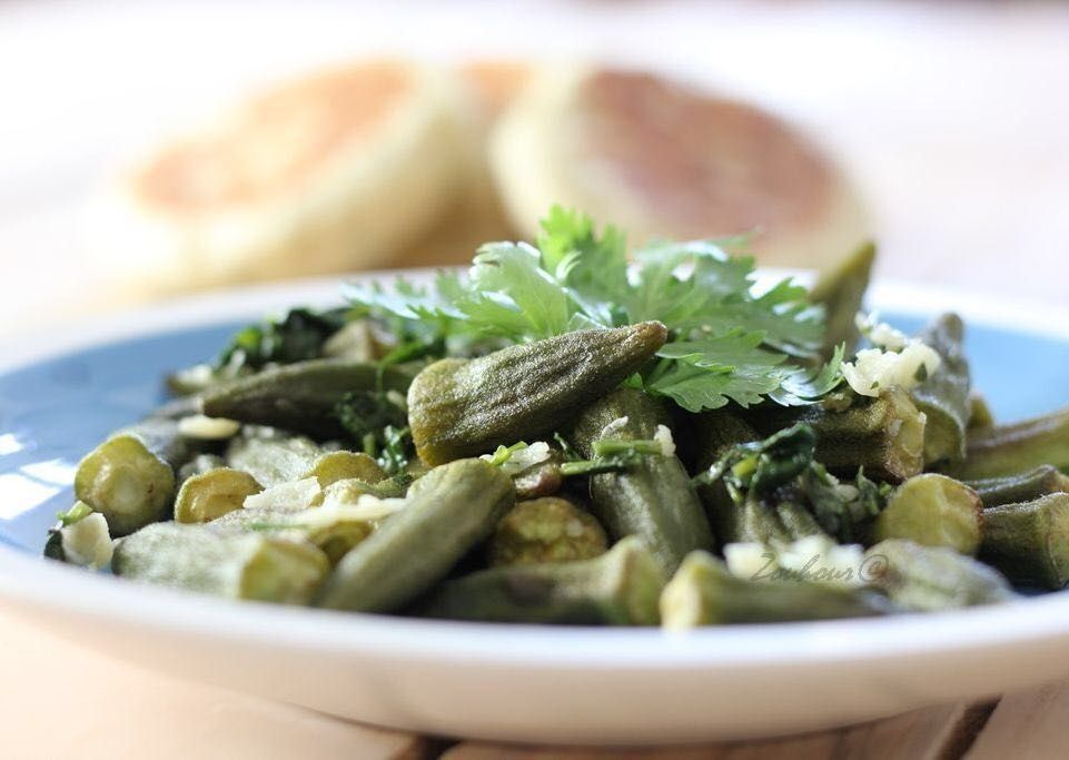 Cornes Grecques Sautées à l’ail et à la Coriandre Verte بامية بالزيت ...
