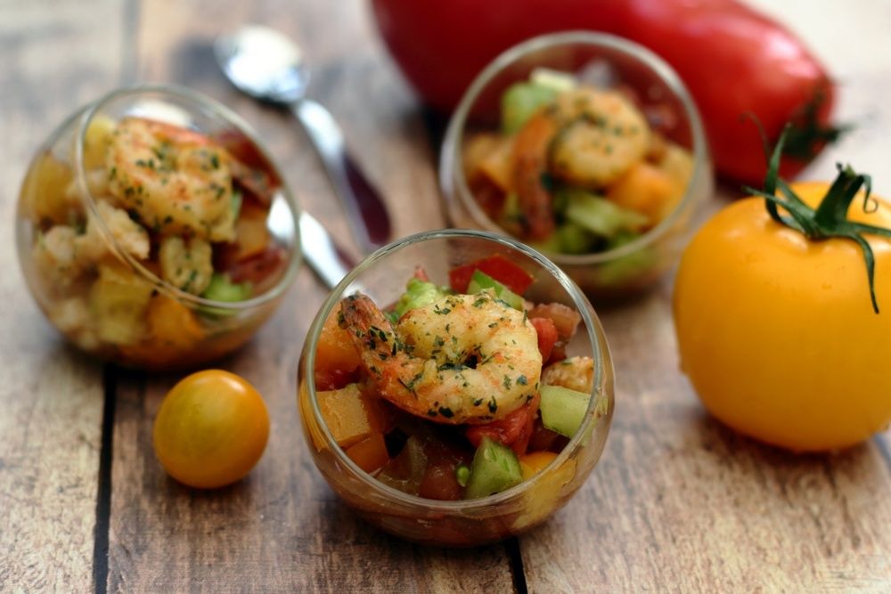 Verrine de tartare de tomates multicolores et crevettes poêlées ...