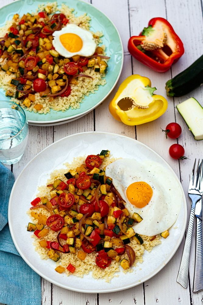 Semoule aux légumes d'été épicés et oeuf sur le plat - Amandine Cooking