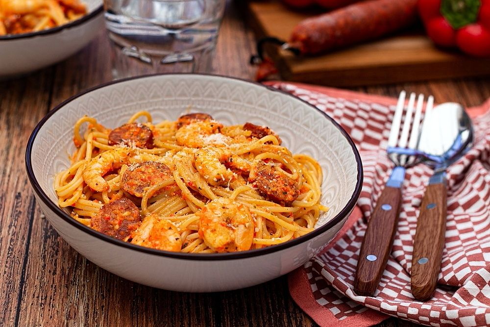Spaghetti à La Crème De Poivron Chorizo Et Crevettes Amandine Cooking