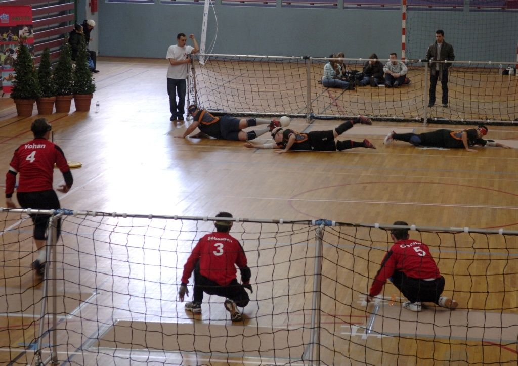 Un jeu sportif : le torball - les folles colos