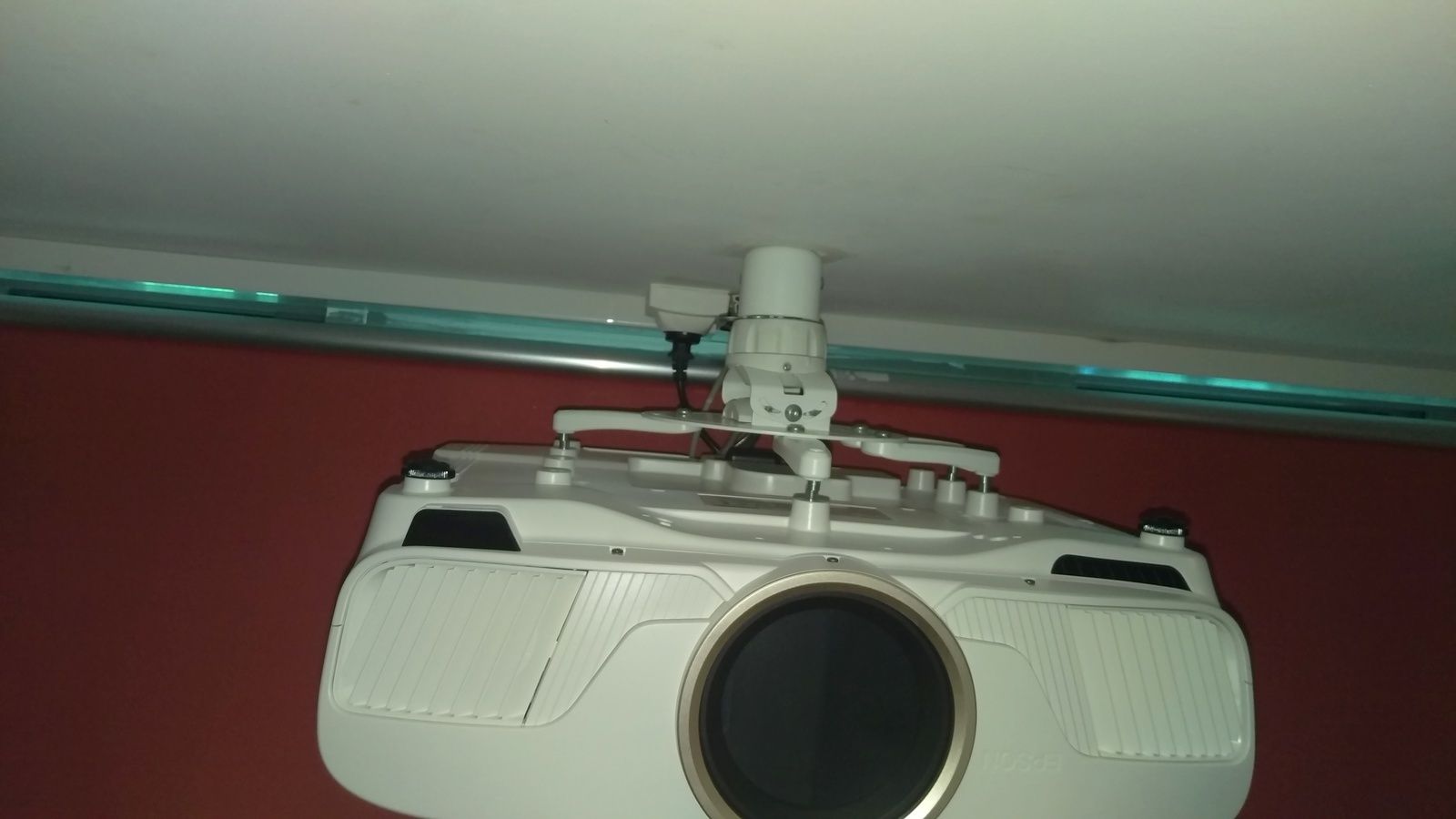 Installation vidéoprojecteur Plafond - Antenniste installateur TV en Aquitaine