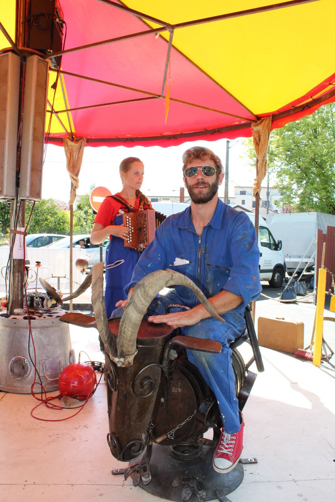 le manege gaillard, mécanique , à la force des bras! festival aurillac ...