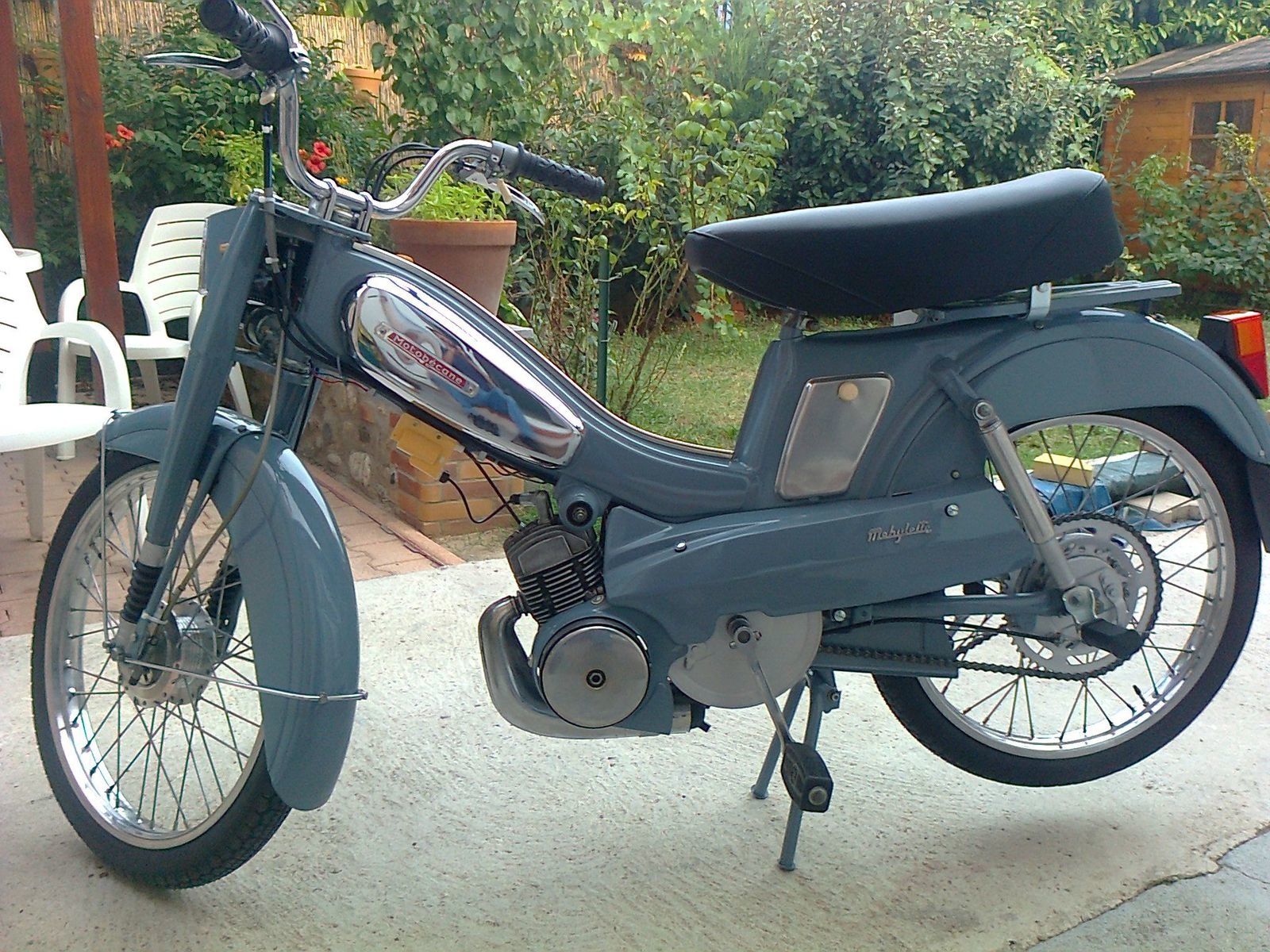 La mobylette bleue. - jo mateix al volo