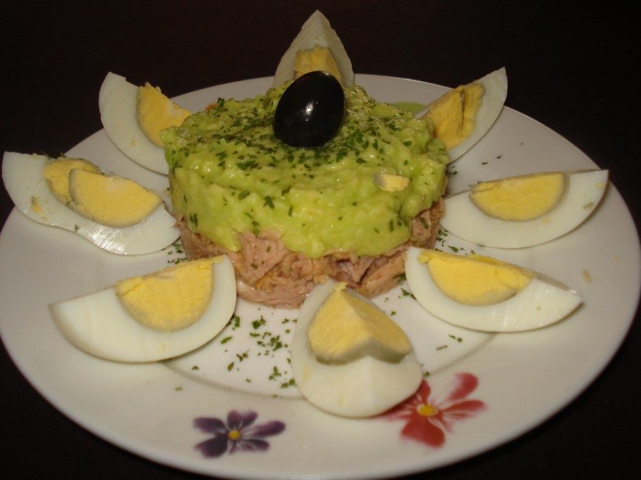 Entrée fleur trio fraîcheur (l) Thon, purée avocat citronné et oeufs ...