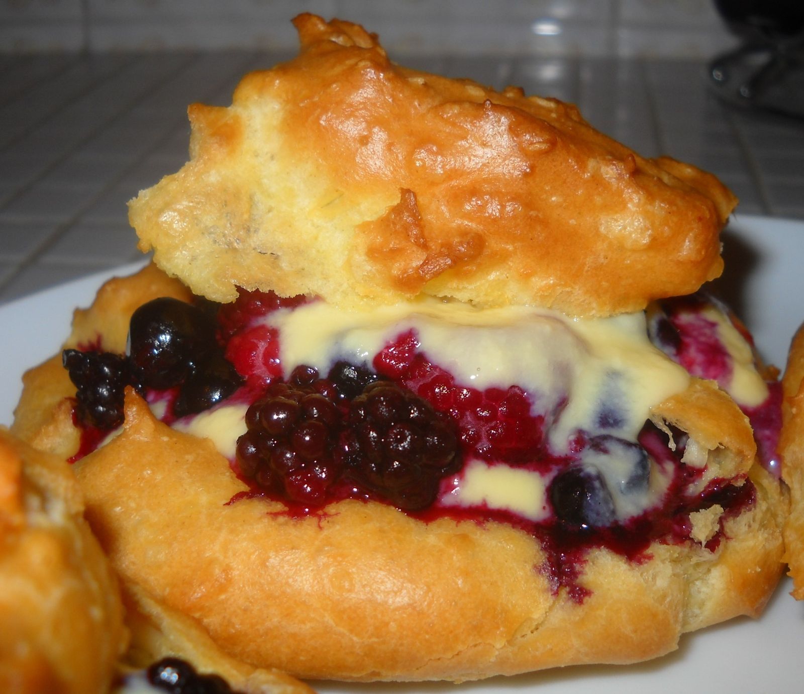 Choux à la crème et aux fruits rouges - Coco Symphonie