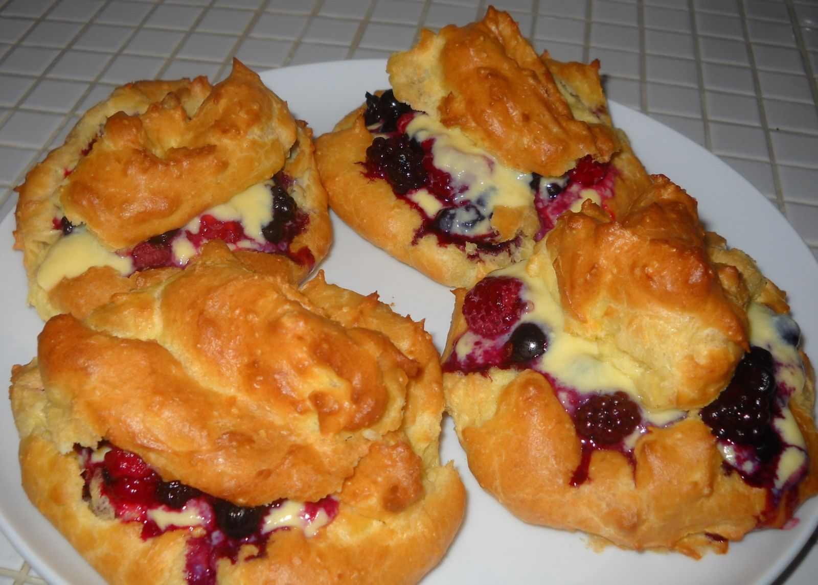 Choux à la crème et aux fruits rouges - Coco Symphonie