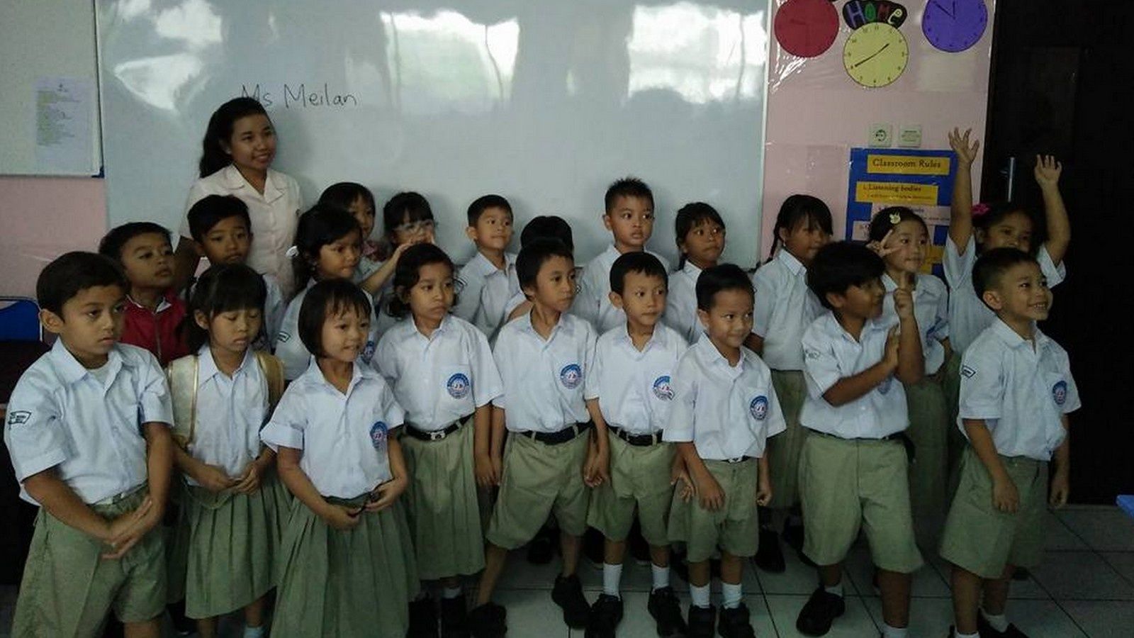 Bali et la scolarité - Pendidikan di Bali - La rentrée des classes ...