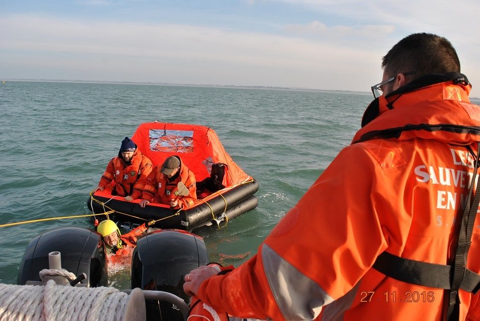 EXERCICE DE RECHERCHE ET DE RECUPERATION DE RADEAU DE SURVIE - Les ...