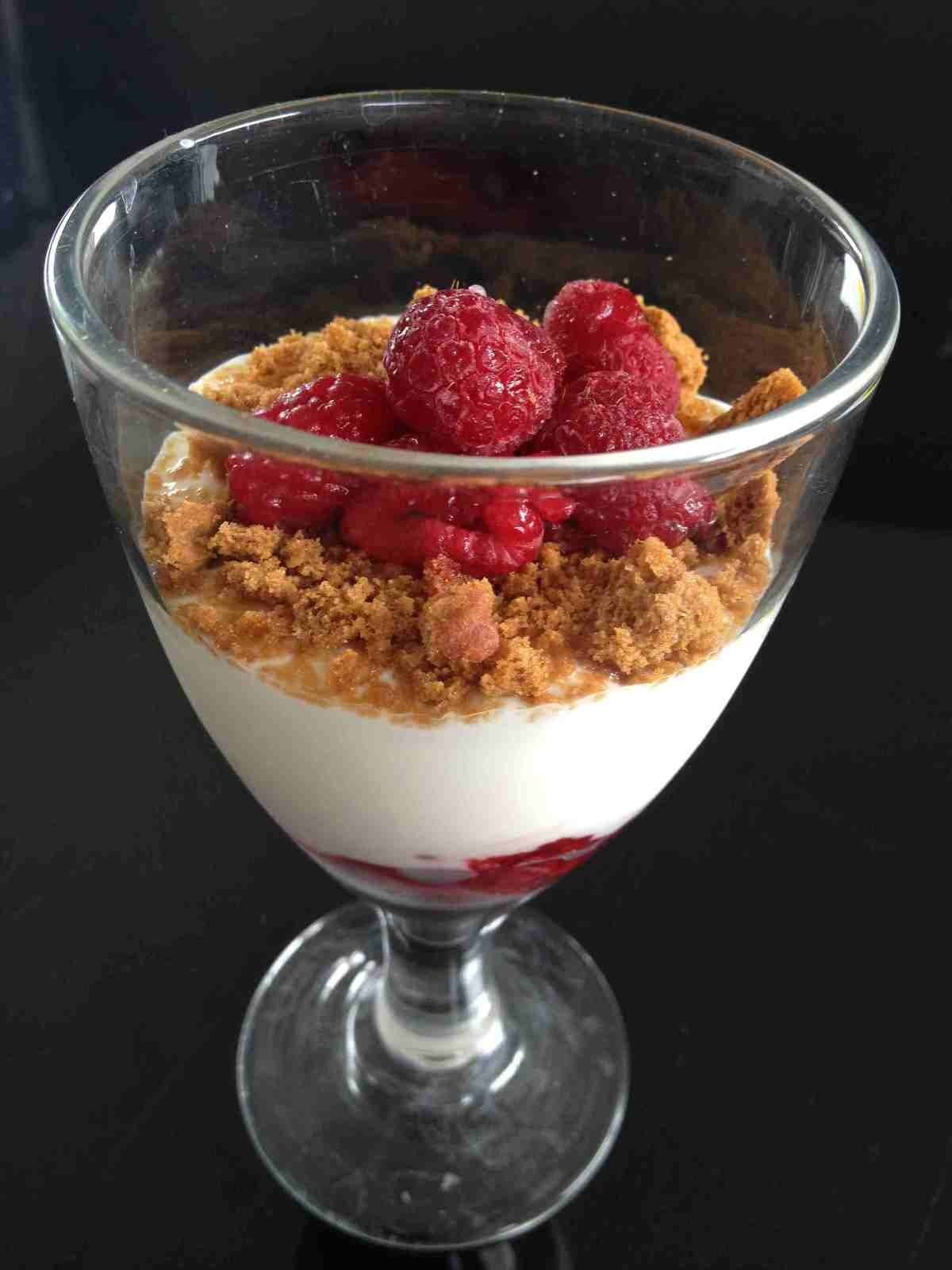 Verrine fromage blanc framboises et spéculoos - Rachel et sa cuisine ...