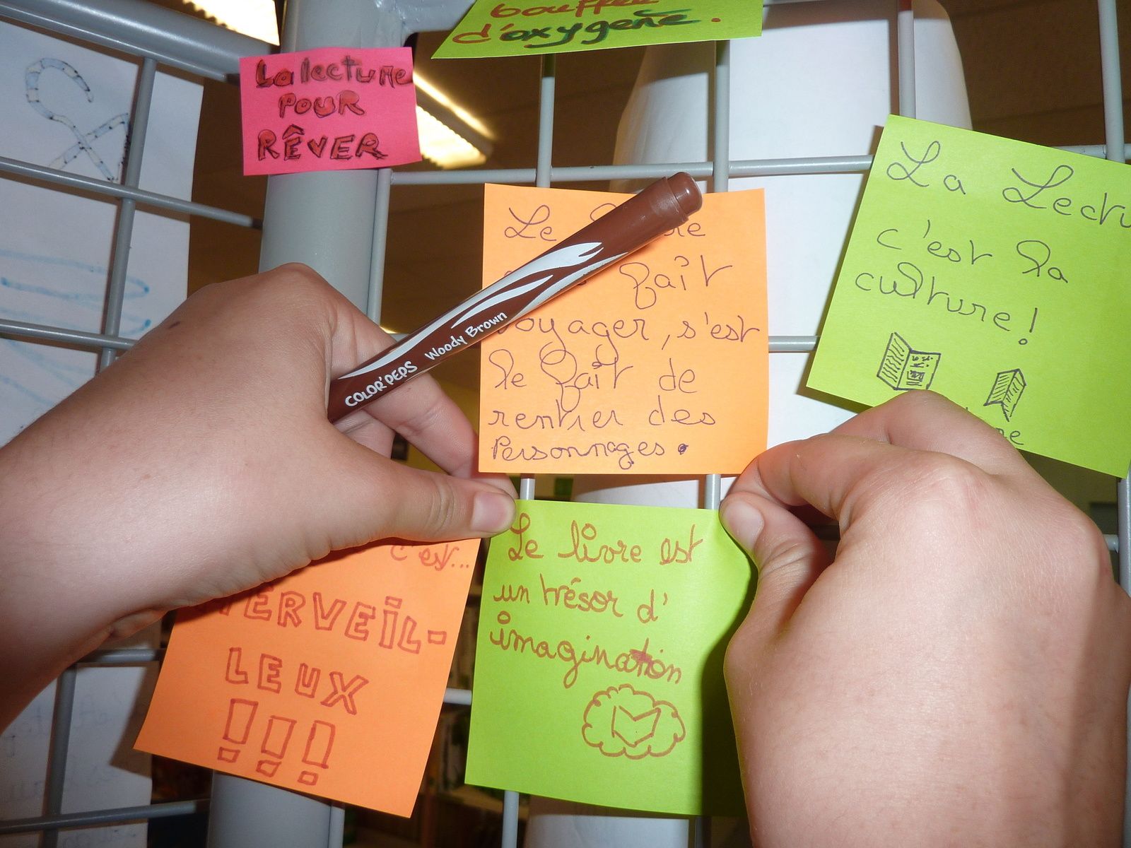 Mur de Post it - Le Collège La Fontaine, à St-Germain-des-Fossés