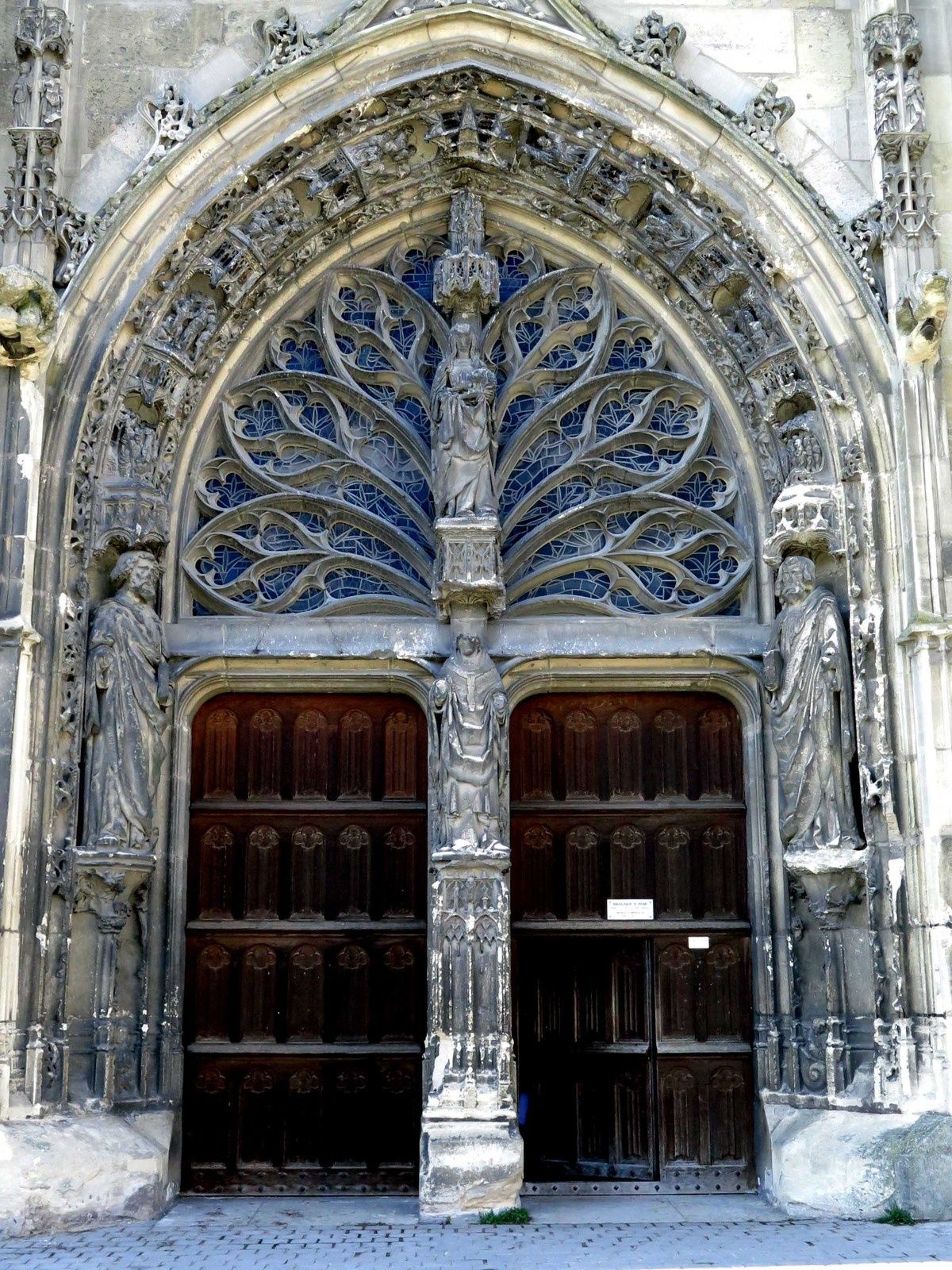 Vitrail à la basilique Saint Remy de Reims - Arts des religions