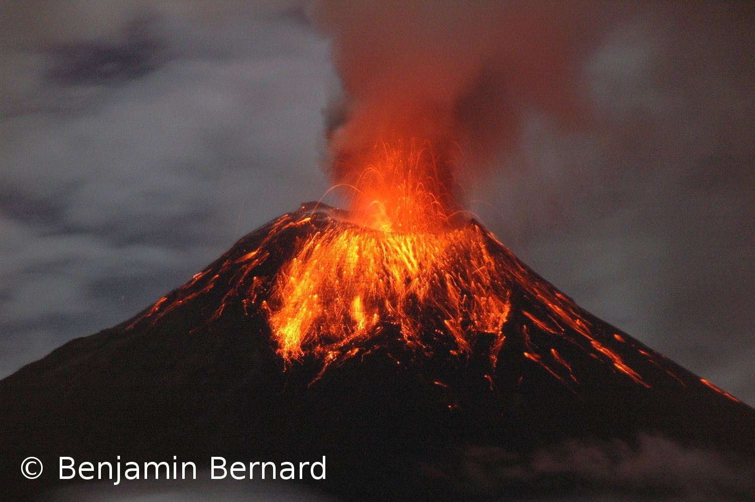 (A25) ¿Por qué erupcionan los volcanes? - Volcanes del Ecuador
