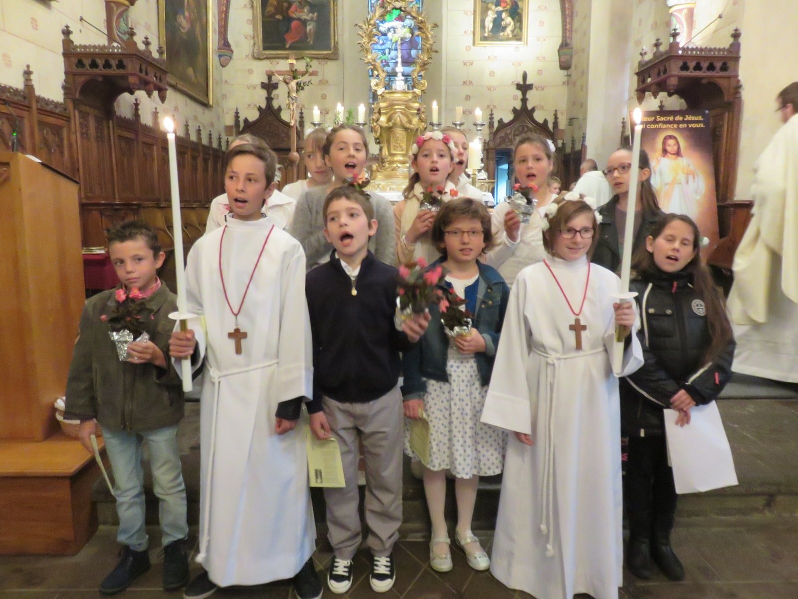 Première Communion et Profession de Foi - Paroisse saint Jacques ...