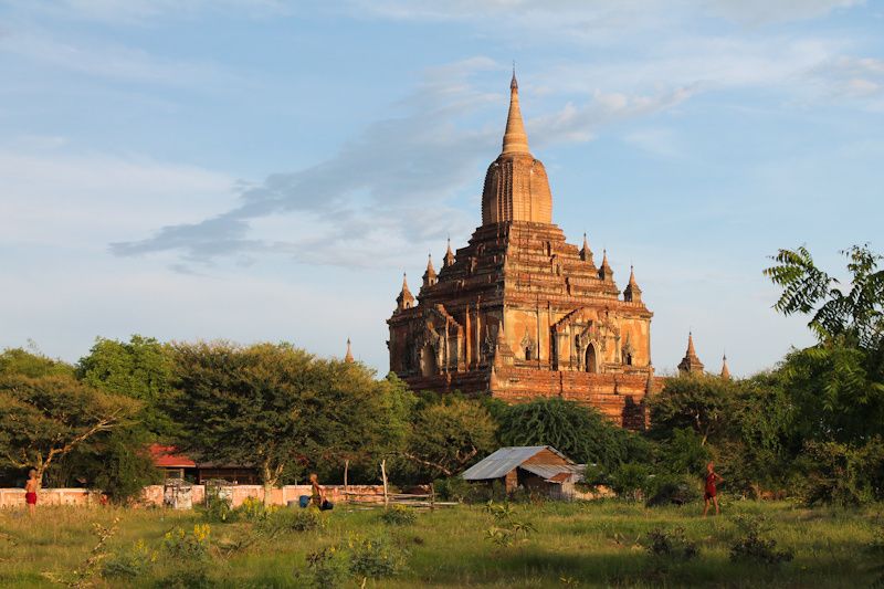 Birmanie: Bagan, suite de l'aventure en E-bike! - Elena & Vincent