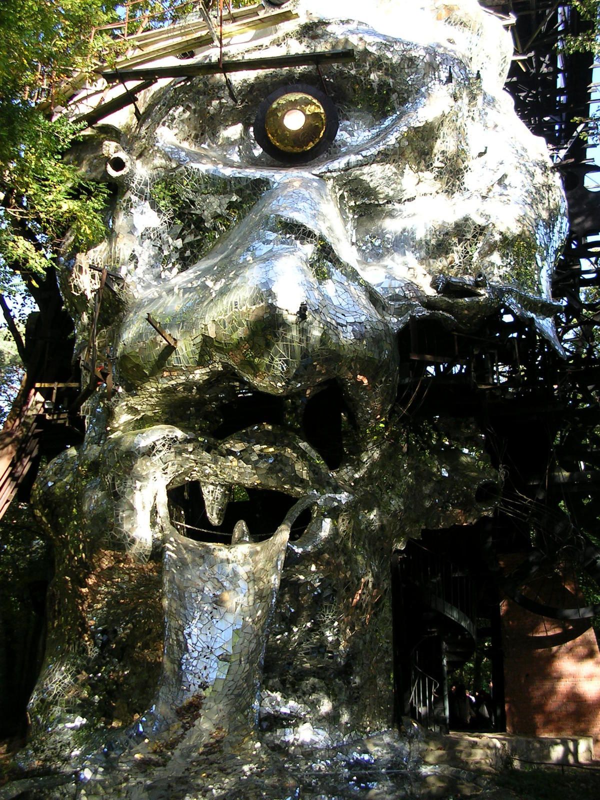 Jean Tinguely et Le Cyclop de Milly-la-Forêt - Curieux d'Art