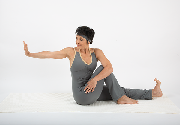 Estiramiento de los tendones de la corva El músculo de los tendones de ...