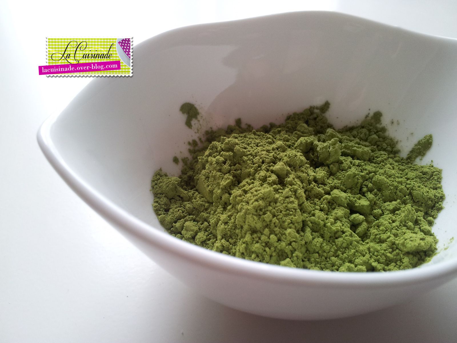 Gâteau au Thé vert Matcha et aux Fruits Rouges - La Cuisinade