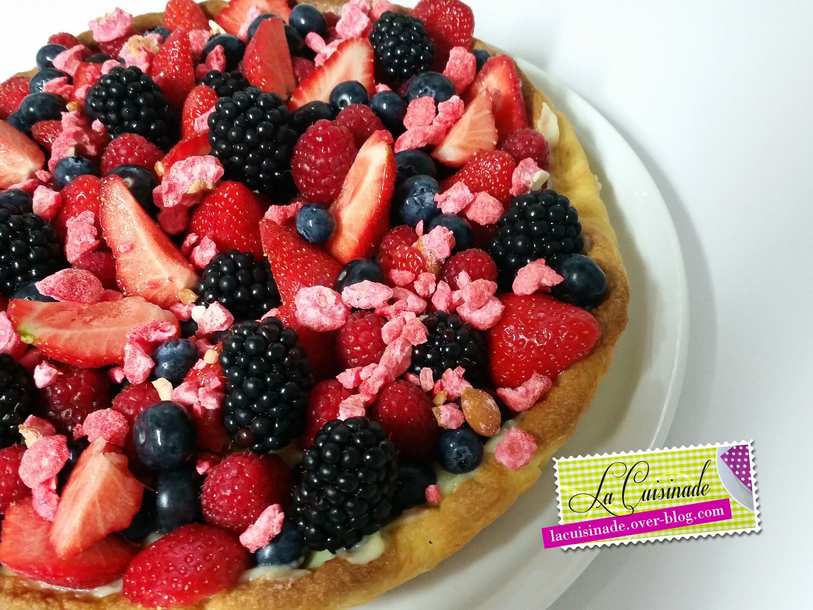 Tarte aux Fruits Rouges et Pralines - La Cuisinade