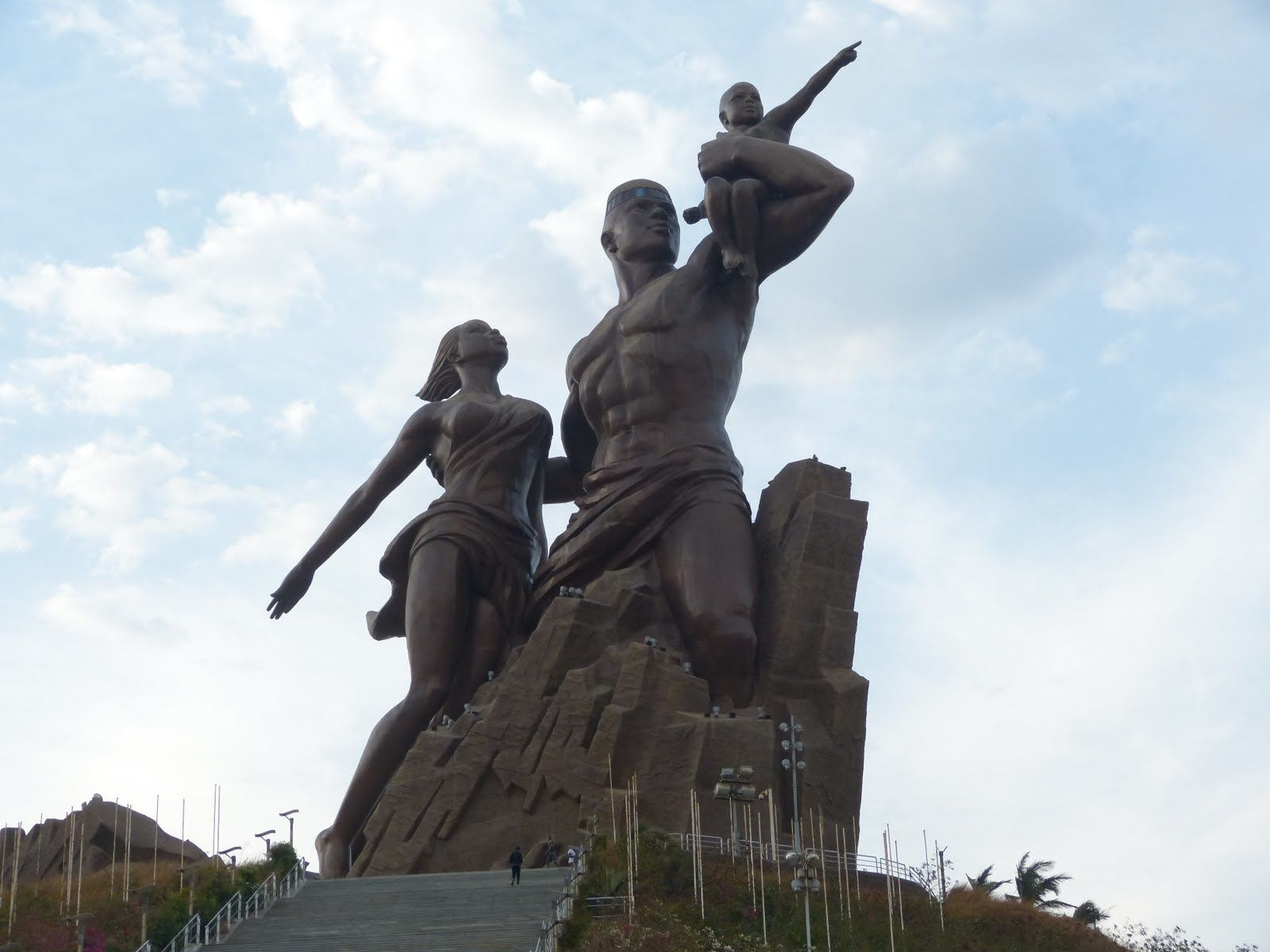 Du monument de l'Indépendance... O Monument de la renaissance africaine ...