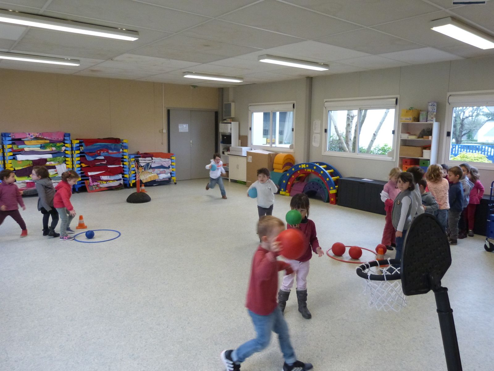 Activités sportives en PS/MS - Ecole Maternelle et Elémentaire Surzur