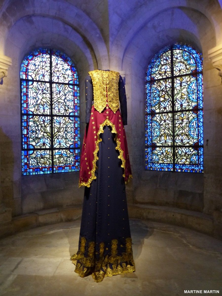 Photos exposition Grandes robes royales à la Basilique de Saint-Denis