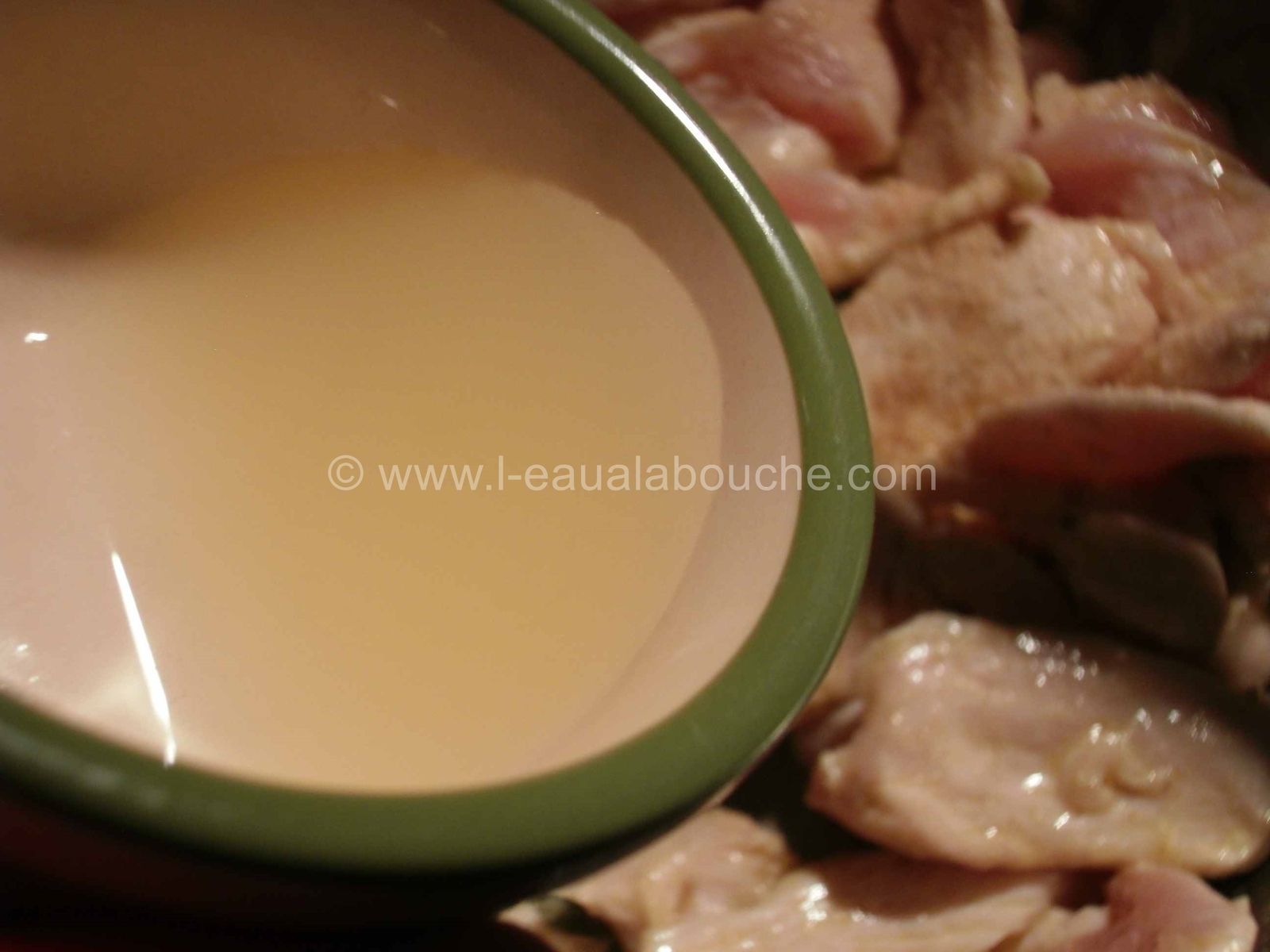 Potage Epicé de Poulet et Champignons Au Lait de Coco