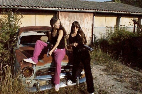 orties, un duo parisien rap à tendance punk formé par 2 jumelles ...