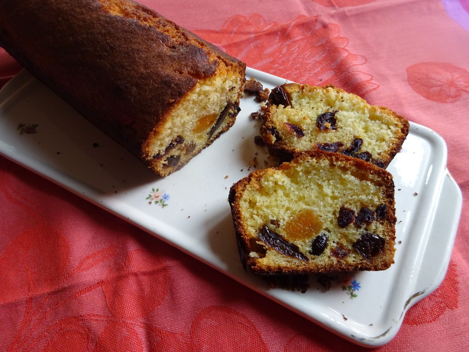 Cake aux fruits secs - Le blog de lacigognetoquee.over-blog.com