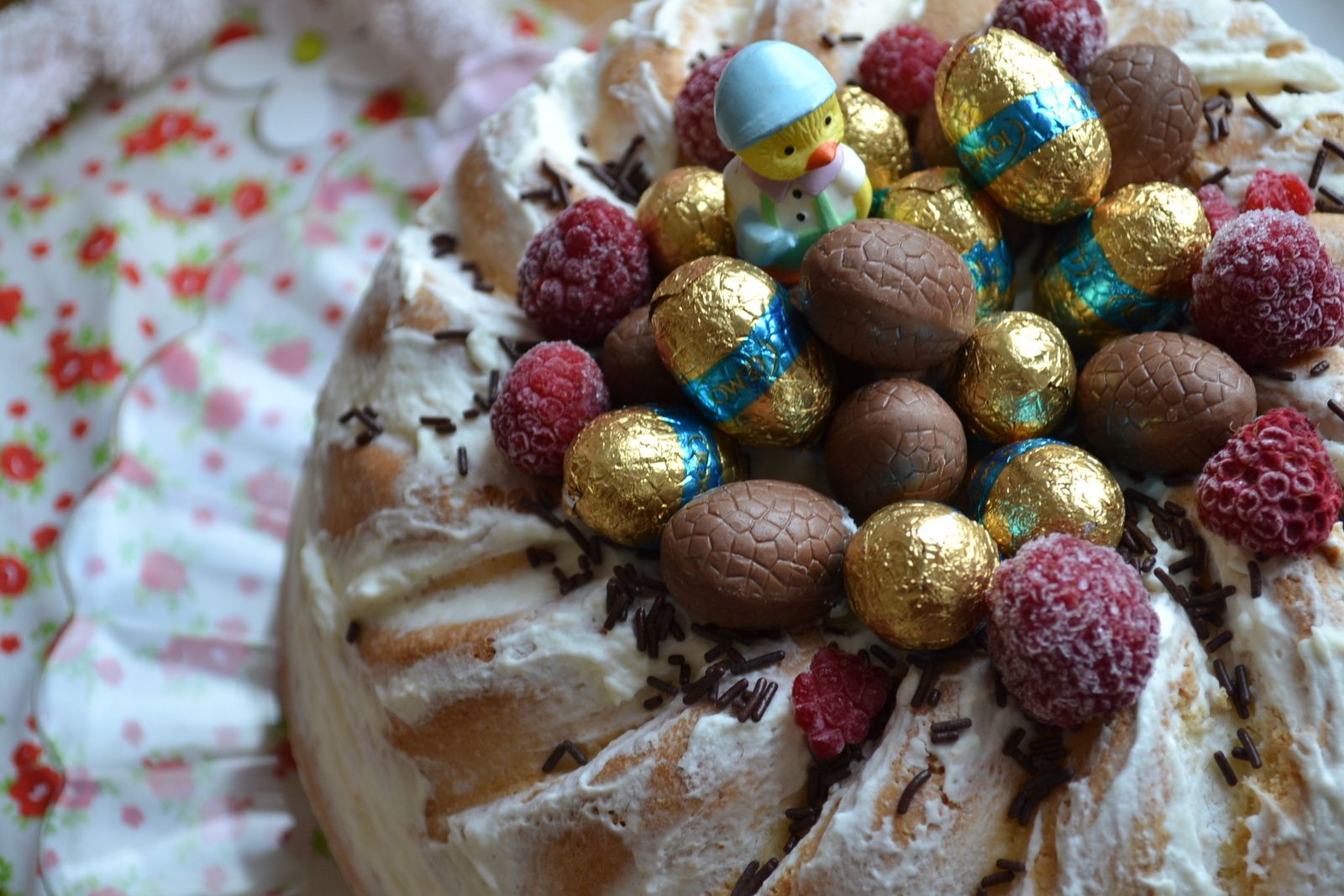 Gâteau de Pâques mascarpone framboises - Hum, ça sent bon ...