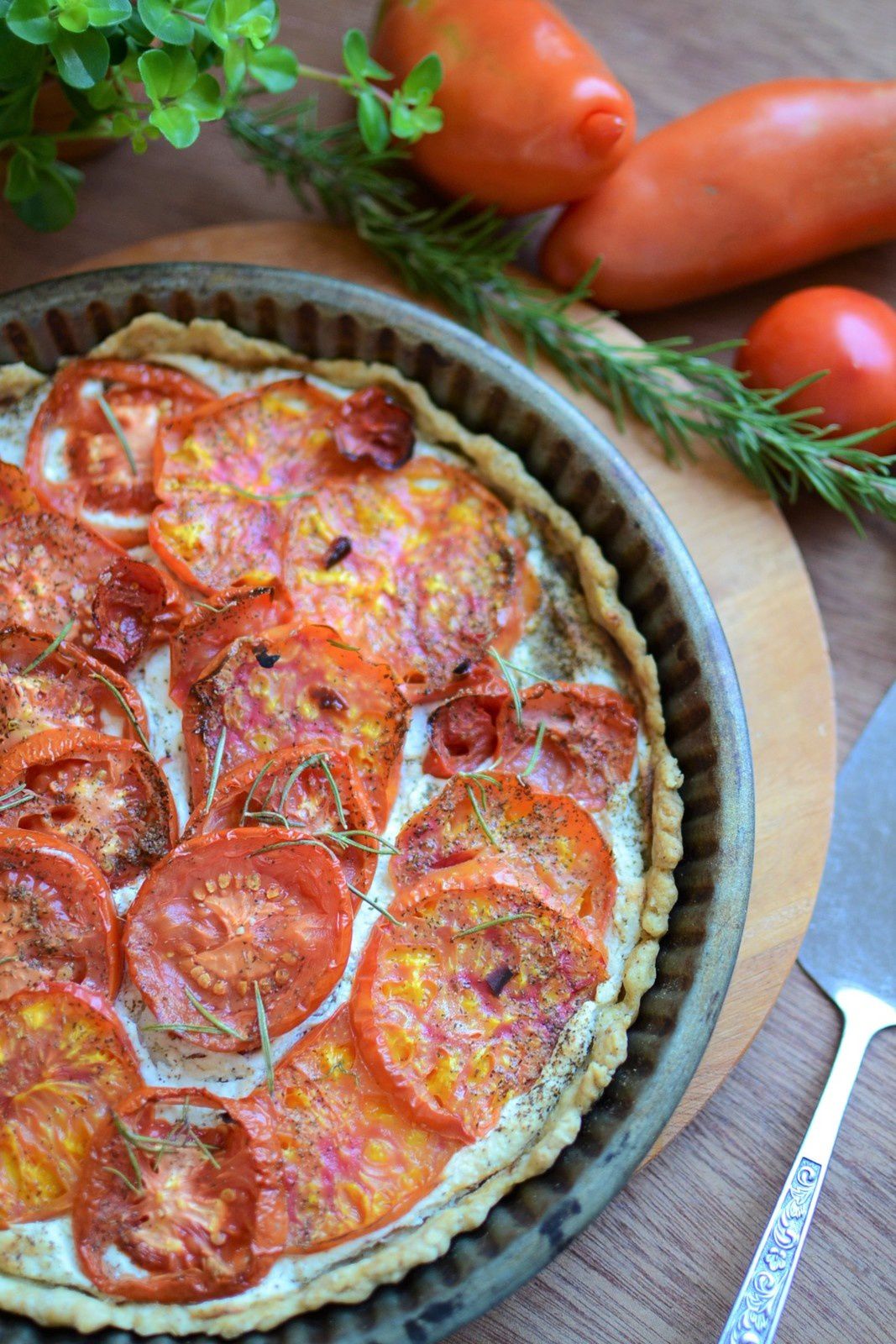 Tarte à la tomate et ricotta - Hum, ça sent bon ... Tarte à la tomate et ricotta - Hum, ça sent bon ...
