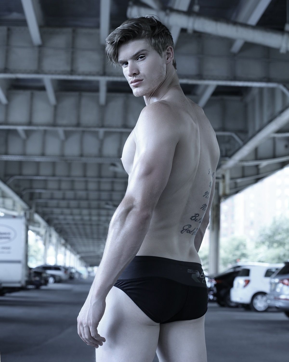 Matt McGue par Marco Ovando pour LoveSexo ...more... - les chroniques d'Istvan