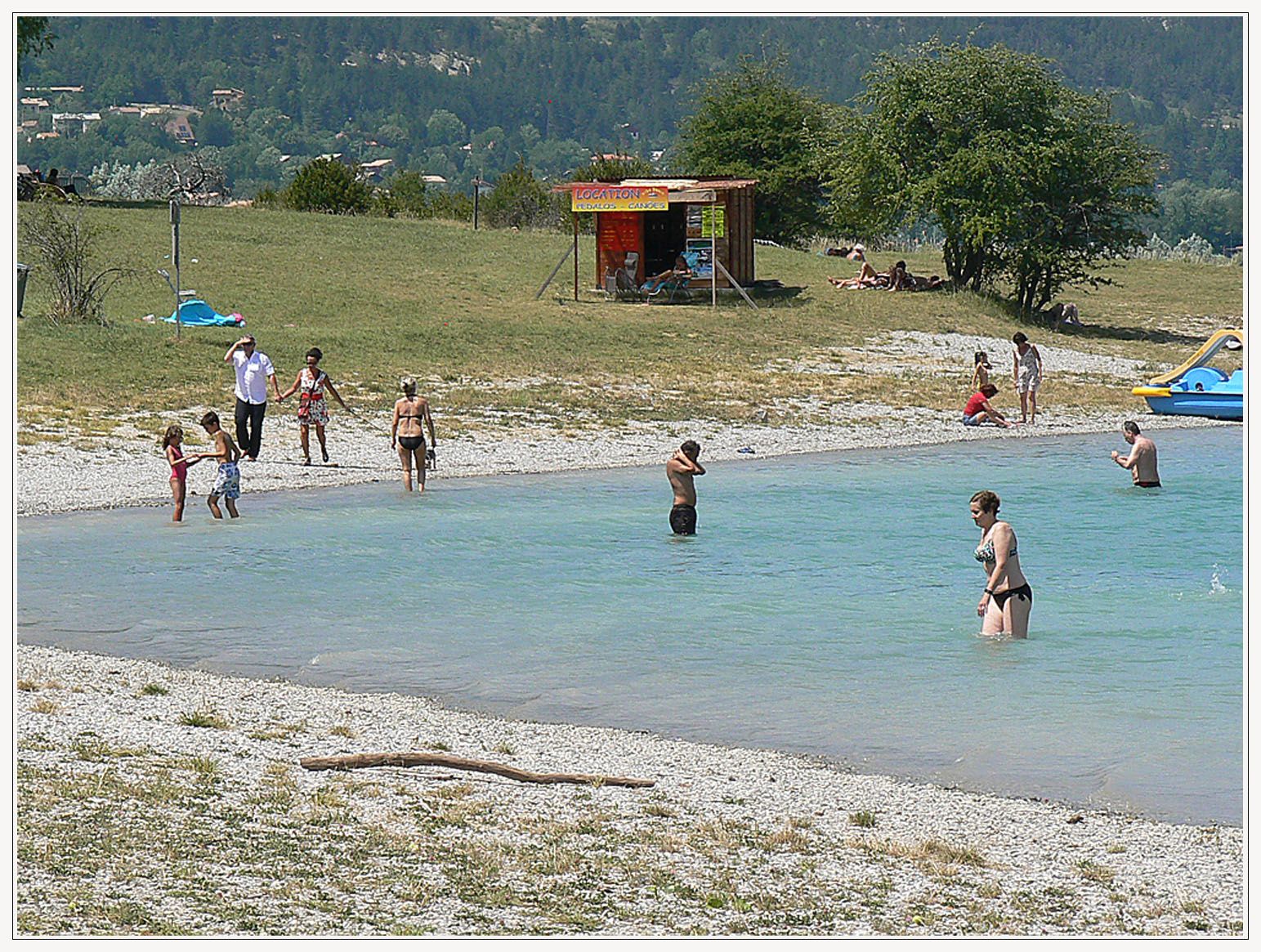 Saint André les Alpes : Le lac de Castillon ou la plage à la montagne ...