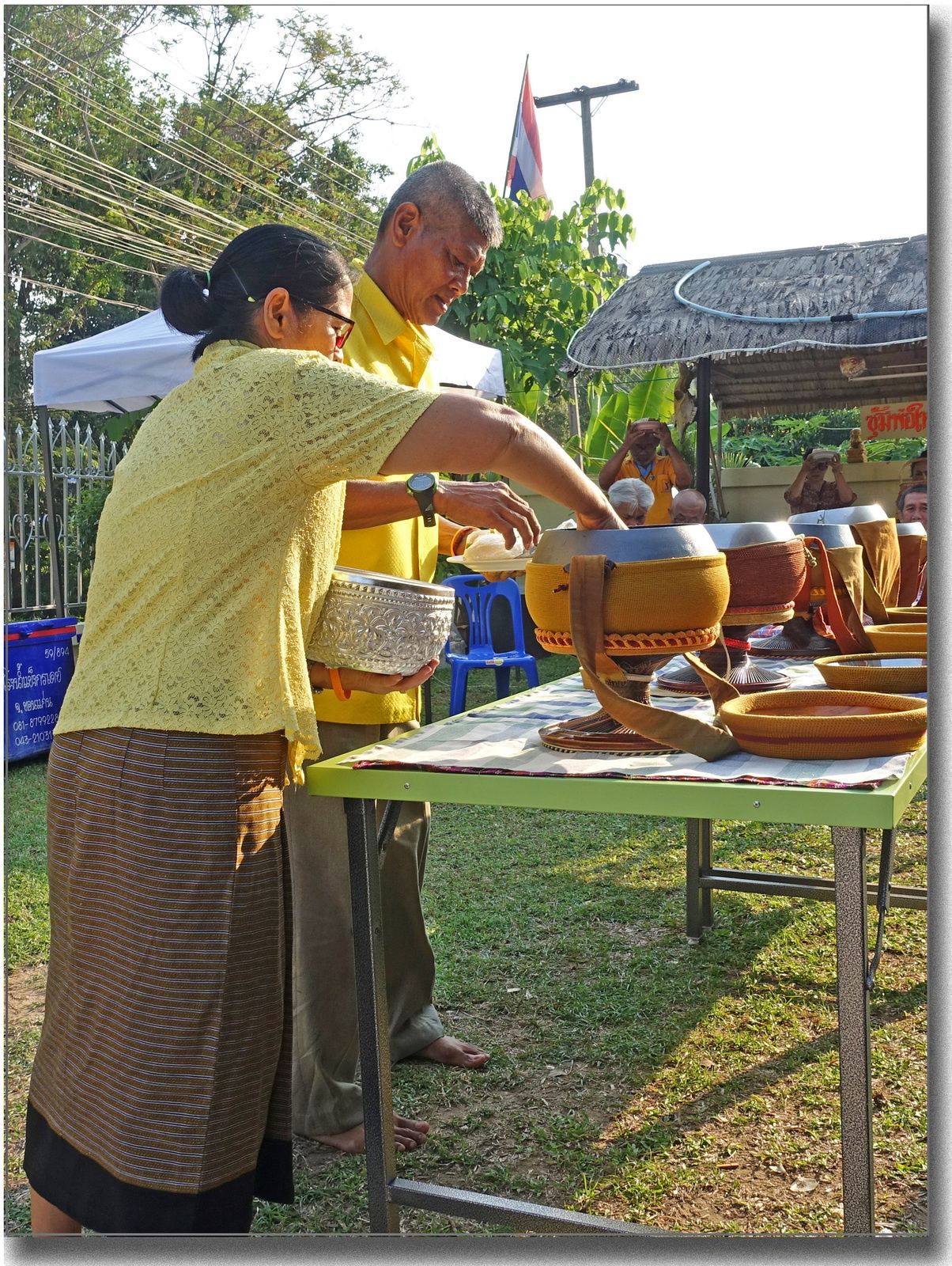 L'anniversaire de notre voisin Samroeng (Thaïlande) - Le blog de khon-kaen et de l'Issan