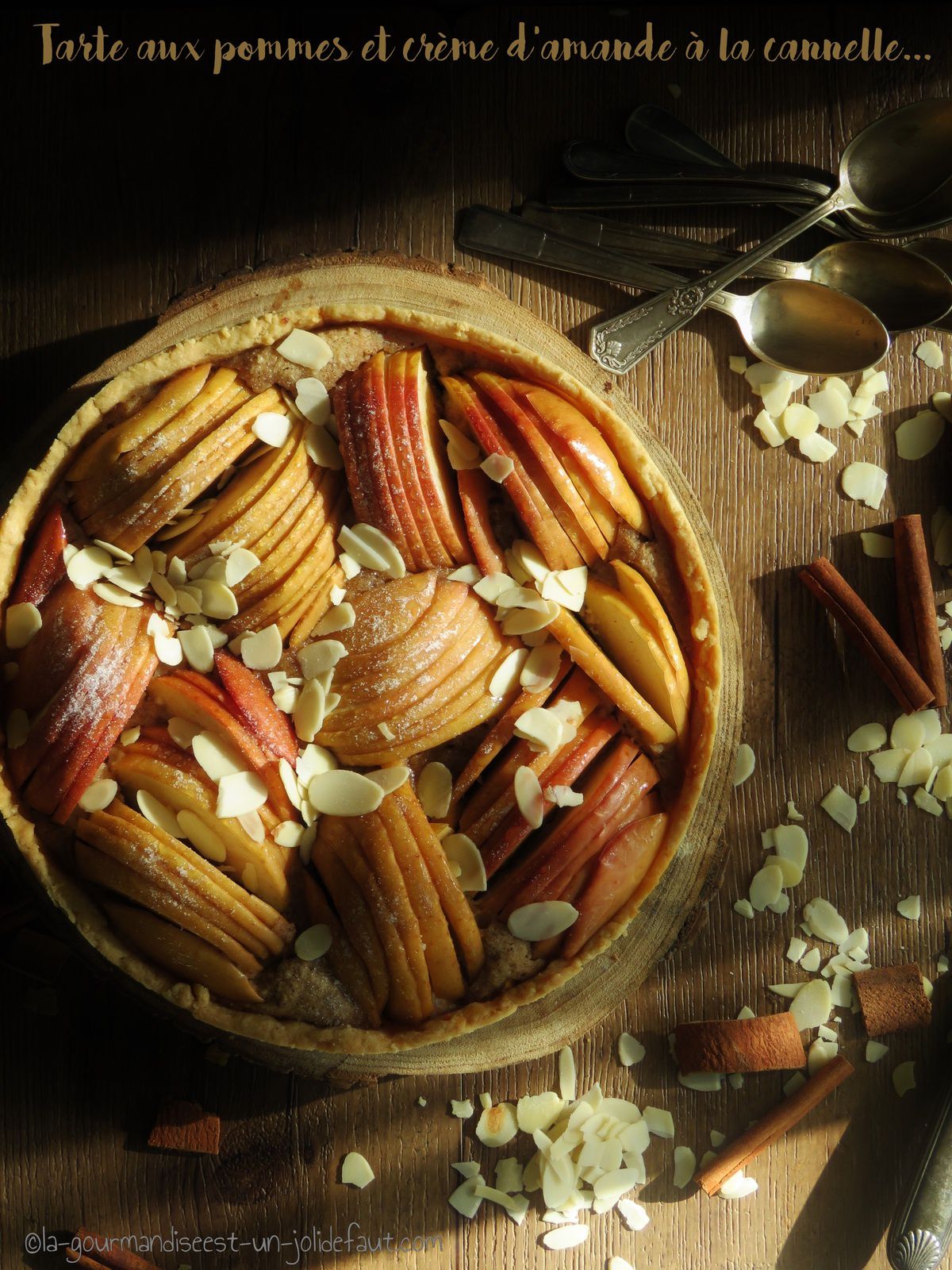 Tarte aux pommes et crème d'amande à la cannelle - La gourmandise est ... Tarte aux pommes et crème d'amande à la cannelle - La gourmandise est ...