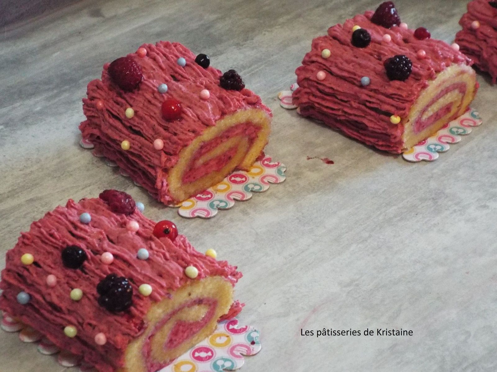 Buche de Noël aux Fruits Rouges - Les pâtisseries de Kristaine