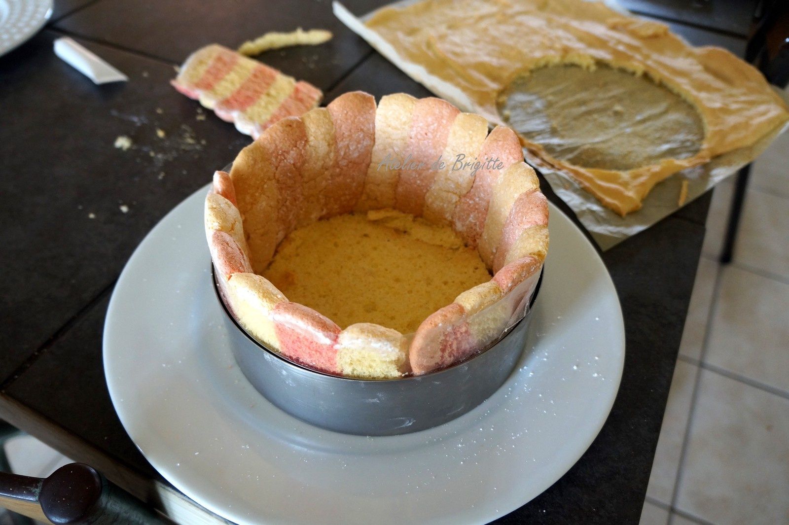 Charlotte fraises et mousse d'amandes - Atelier de Brigitte, cuisine ...