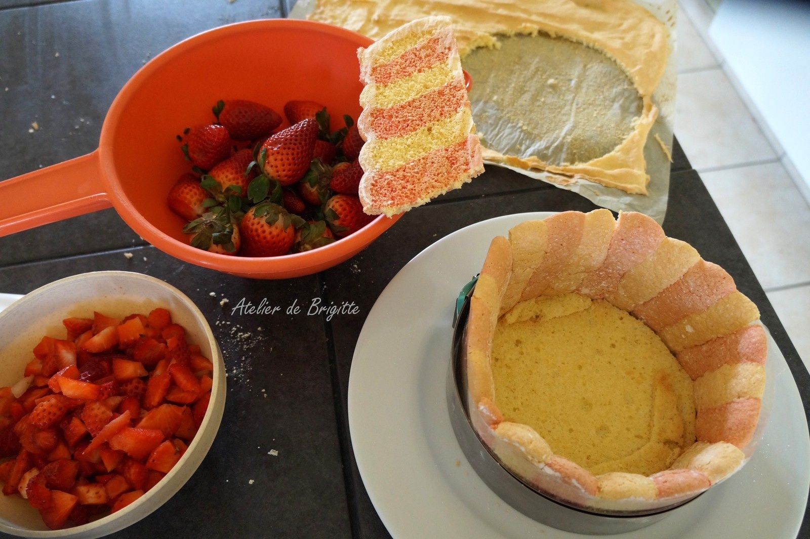 Charlotte fraises et mousse d'amandes - Atelier de Brigitte, cuisine ...