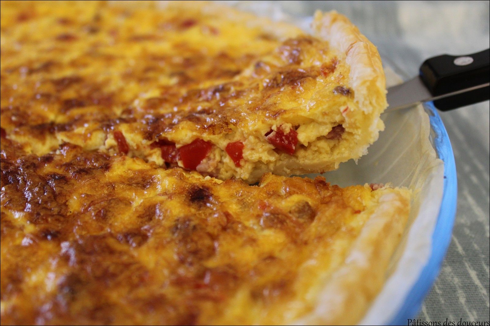 Une Quiche aux lardons et au poivron - Pâtissons des Douceurs