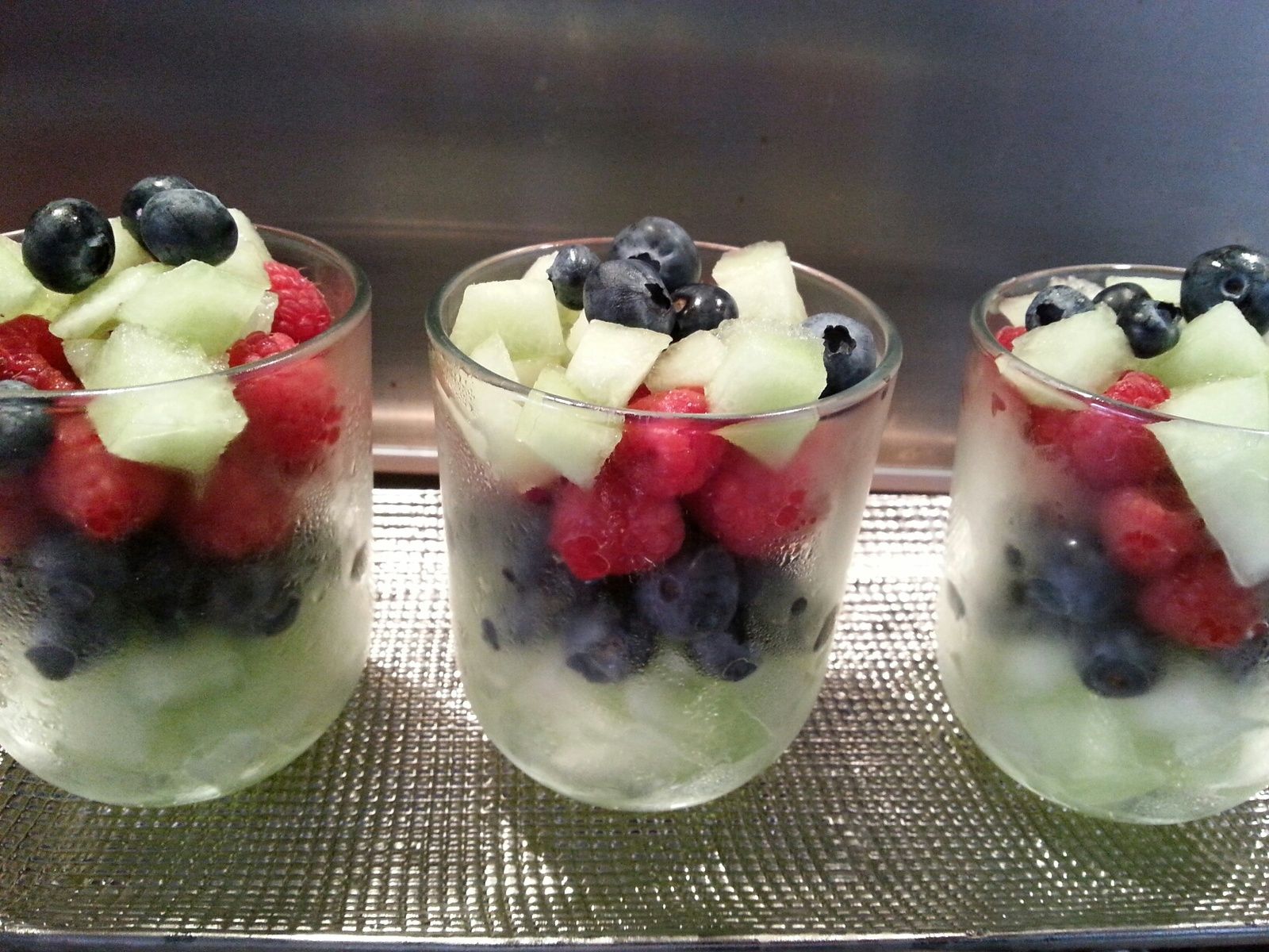 Salade de fruits en verrine (pour 3 personnes) - Les recettes de Laure ...
