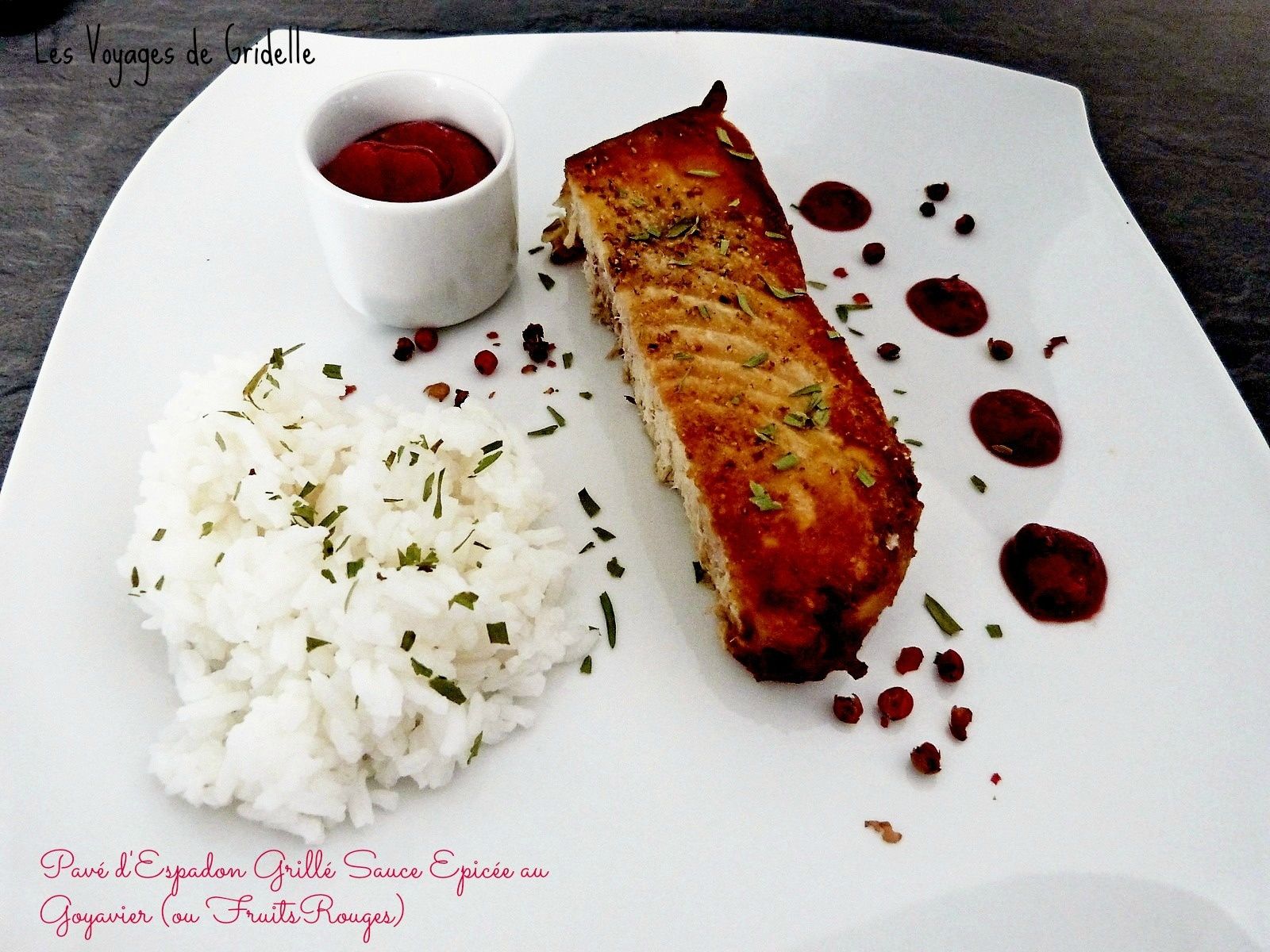 Pavé d'Espadon Grillé, Sauce Épicée aux Goyaviers (ou Fruits Rouges ...