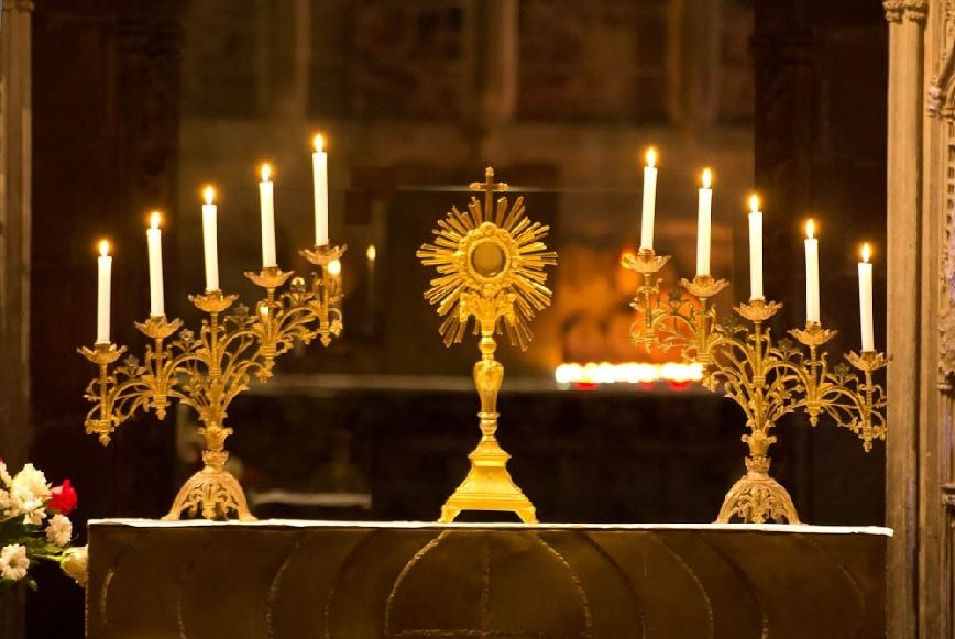 Heure sainte ADORONS JÉSUS ET PRIONS POUR TOUS LES CONSACRÉS. - Le blog ...