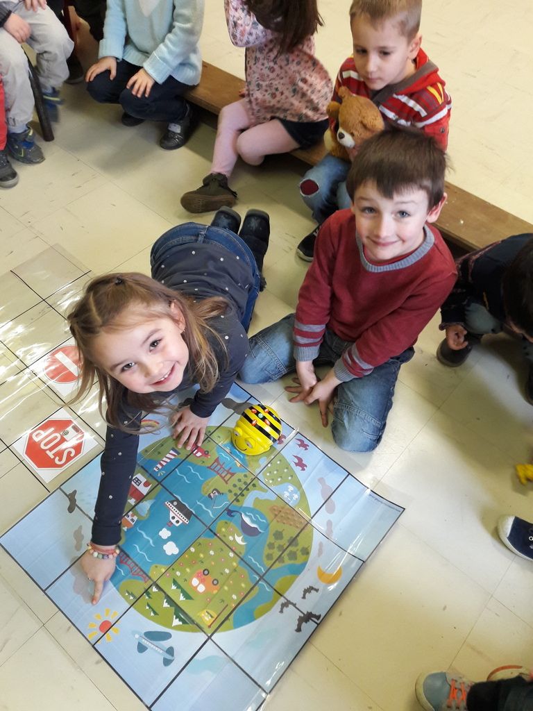 Initiation à la programmation avec les Bee-Bot et Blue-Bot - Ecole Ste Geneviève Astaffort